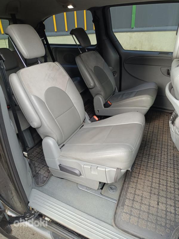 Melns Chrysler Grand Voyager 2006 Tallina, ar dzinēja tilpumu 0.11 L un nobraukumu 310 tūkst. km par 3200 €, foto 3 vietnē AUTOMOTO.COM.LV