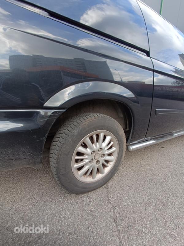 Melns Chrysler Grand Voyager 2006 Tallina, ar dzinēja tilpumu 0.11 L un nobraukumu 310 tūkst. km par 3200 €, foto 8 vietnē AUTOMOTO.COM.LV