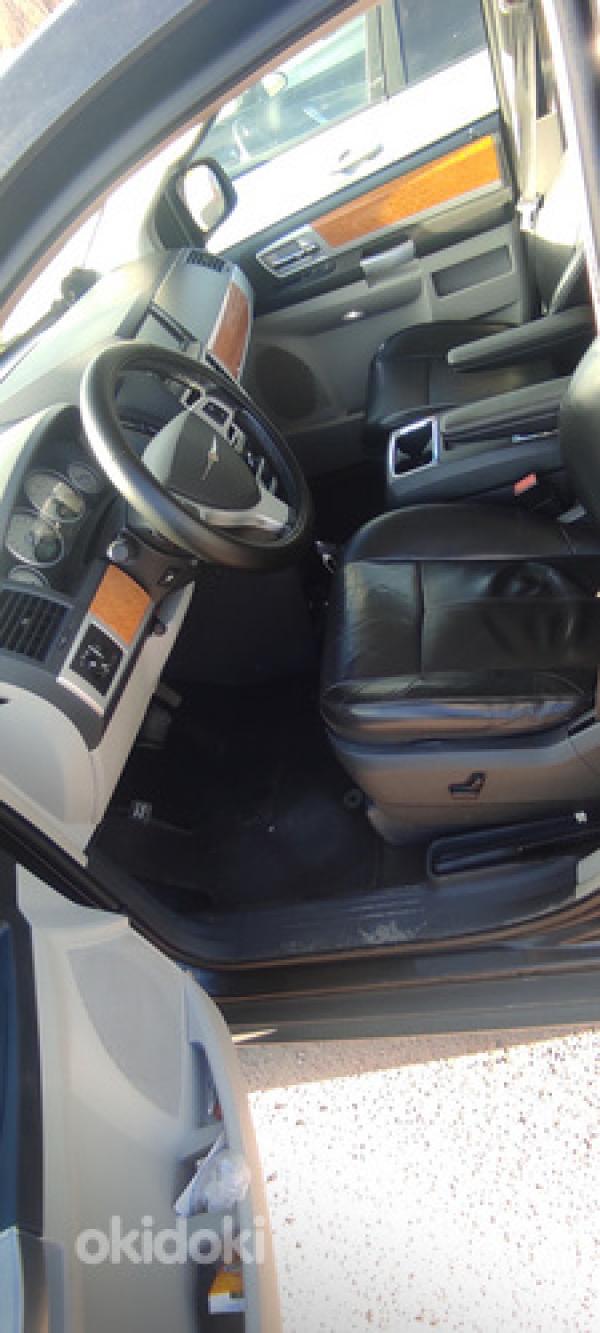 Melns Chrysler Grand Voyager 2008 Tallina, ar dzinēja tilpumu 0.12 L un nobraukumu 344 tūkst. km par 4000 €, foto 3 vietnē AUTOMOTO.COM.LV