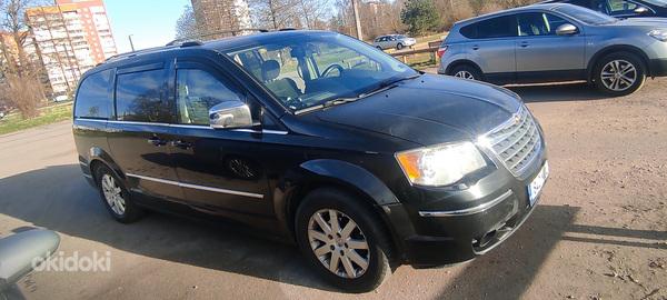 Melns Chrysler Grand Voyager 2008 Tallina, ar dzinēja tilpumu 0.12 L un nobraukumu 344 tūkst. km par 4000 €, foto 5 vietnē AUTOMOTO.COM.LV