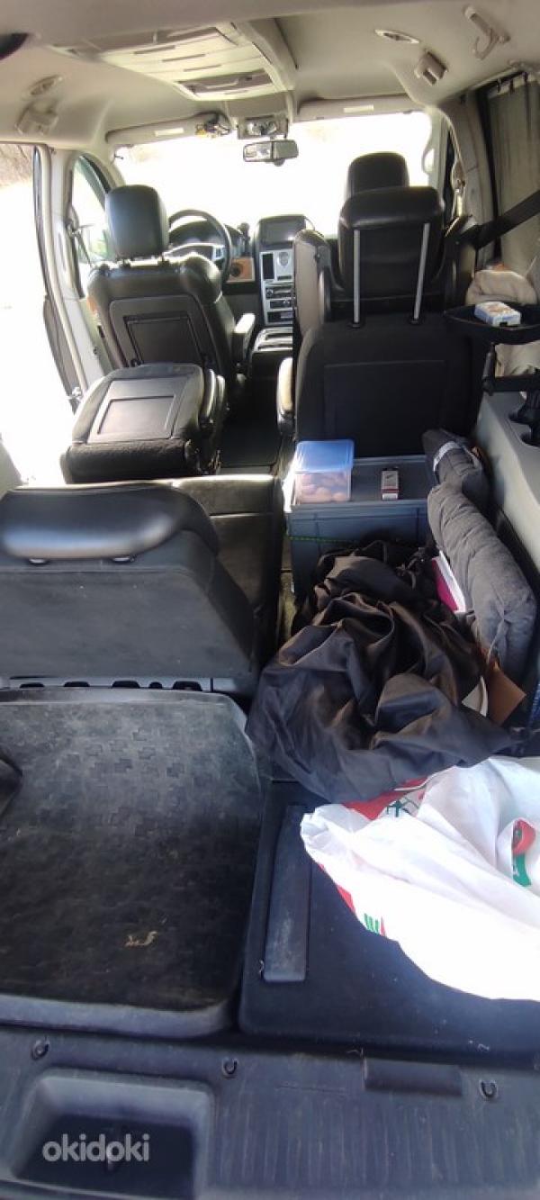 Melns Chrysler Grand Voyager 2008 Tallina, ar dzinēja tilpumu 0.12 L un nobraukumu 344 tūkst. km par 4000 €, foto 8 vietnē AUTOMOTO.COM.LV