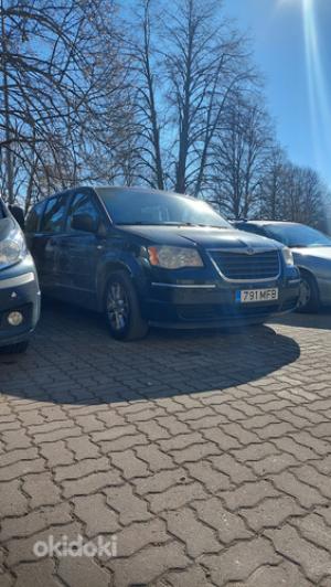 Melns Chrysler Grand Voyager 2008 Tartu, ar dzinēja tilpumu 2.80 L un nobraukumu 335 tūkst. km par 4300 €, foto  vietnē AUTOMOTO.COM.LV