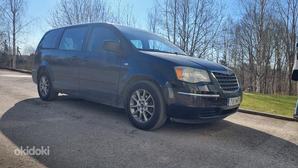 Melns Chrysler Grand Voyager 2008 Tartu, ar dzinēja tilpumu 2.80 L un nobraukumu 335 tūkst. km par 4300 €, foto 2 vietnē AUTOMOTO.COM.LV