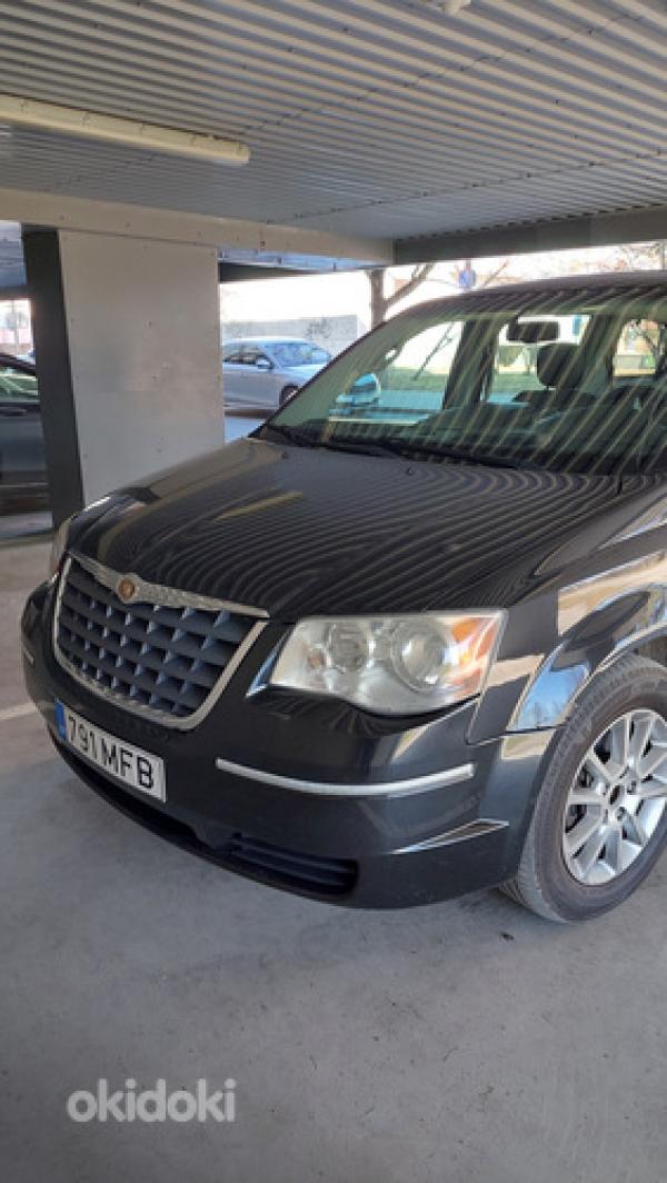 Melns Chrysler Grand Voyager 2008 Tartu, ar dzinēja tilpumu 2.80 L un nobraukumu 335 tūkst. km par 4300 €, foto 3 vietnē AUTOMOTO.COM.LV