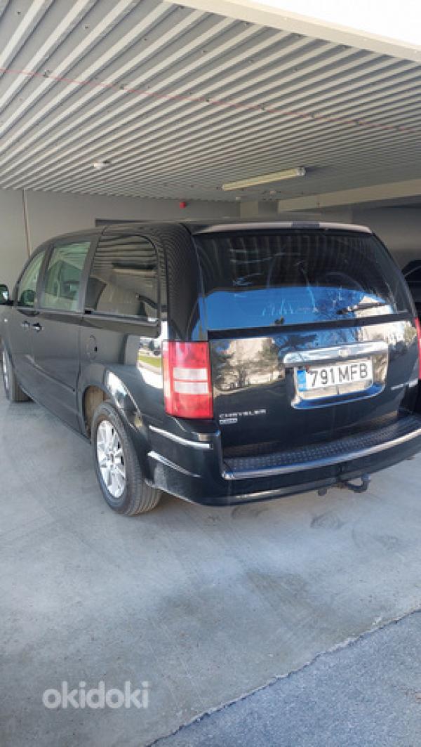 Melns Chrysler Grand Voyager 2008 Tartu, ar dzinēja tilpumu 2.80 L un nobraukumu 335 tūkst. km par 4300 €, foto 5 vietnē AUTOMOTO.COM.LV