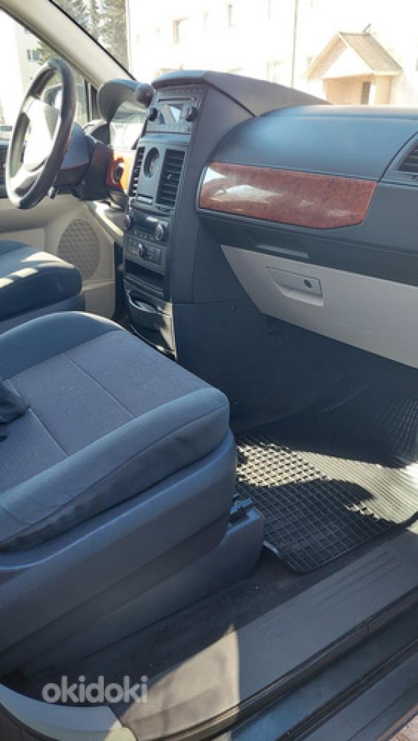 Melns Chrysler Grand Voyager 2008 Tartu, ar dzinēja tilpumu 2.80 L un nobraukumu 335 tūkst. km par 4300 €, foto 7 vietnē AUTOMOTO.COM.LV