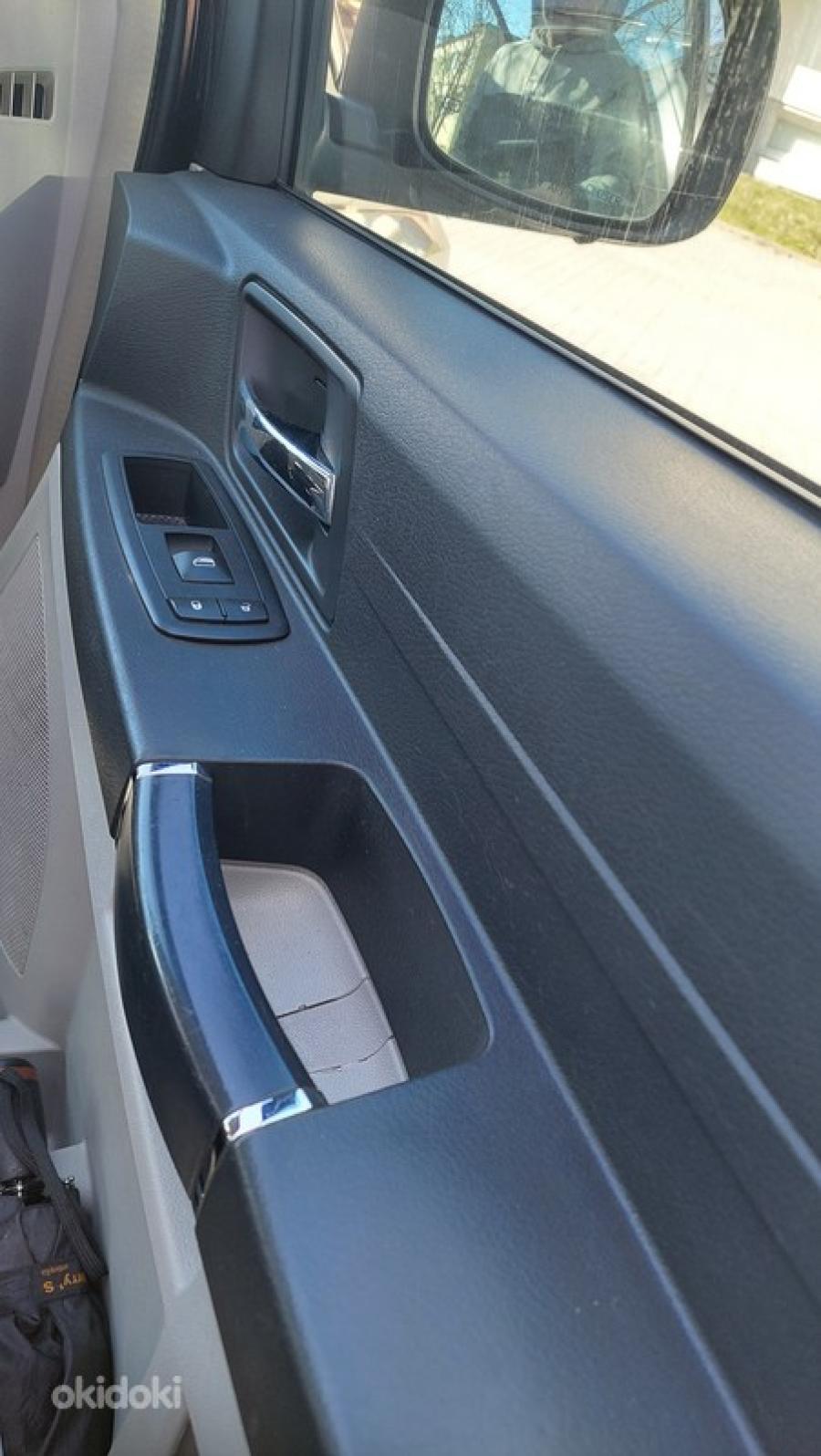 Melns Chrysler Grand Voyager 2008 Tartu, ar dzinēja tilpumu 2.80 L un nobraukumu 335 tūkst. km par 4300 €, foto 20 vietnē AUTOMOTO.COM.LV