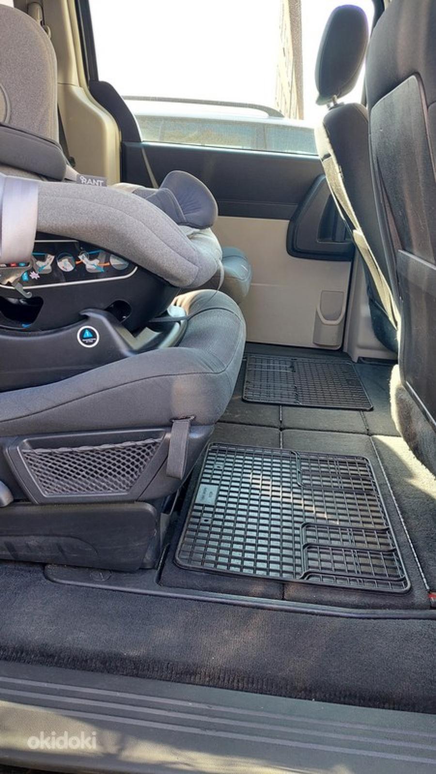 Melns Chrysler Grand Voyager 2008 Tartu, ar dzinēja tilpumu 2.80 L un nobraukumu 335 tūkst. km par 4300 €, foto 23 vietnē AUTOMOTO.COM.LV
