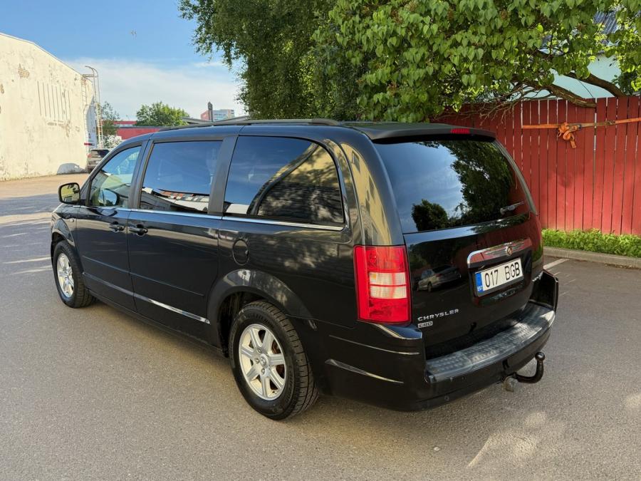 Black Chrysler Grand Voyager 2009 in Tallinn, with an engine capacity of 2.70 L and mileage of 328 thousand km for 3000 €, photo 20 on AUTOMOTO.COM.LV