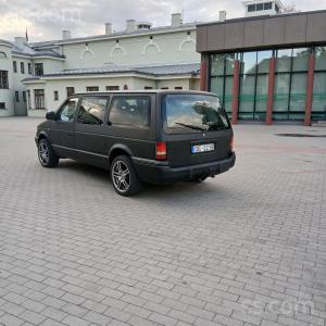 Black Chrysler Grand Voyager 1994 in Dobele, with an engine capacity of 2.50 L and mileage of 470 thousand km for 2000 €, photo 5 on AUTOMOTO.COM.LV