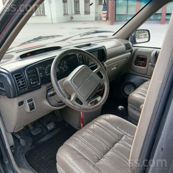 Melns Chrysler Grand Voyager 1994 Dobele, ar dzinēja tilpumu 2.50 L un nobraukumu 470 tūkst. km par 2000 €, foto 5 vietnē AUTOMOTO.COM.LV