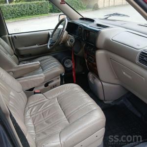 Black Chrysler Grand Voyager 1994 in Dobele, with an engine capacity of 2.50 L and mileage of 470 thousand km for 2000 €, photo 8 on AUTOMOTO.COM.LV