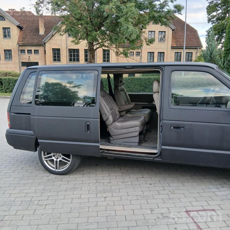 Black Chrysler Grand Voyager 1994 in Dobele, with an engine capacity of 2.50 L and mileage of 470 thousand km for 2000 €, photo 10 on AUTOMOTO.COM.LV