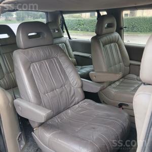 Black Chrysler Grand Voyager 1994 in Dobele, with an engine capacity of 2.50 L and mileage of 470 thousand km for 2000 €, photo 11 on AUTOMOTO.COM.LV