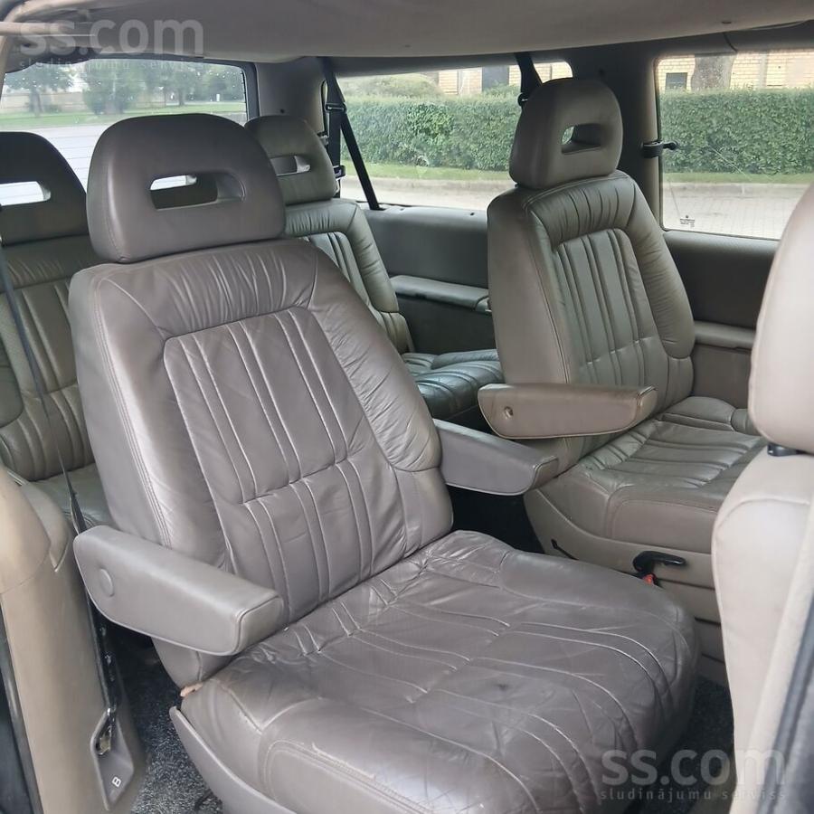 Black Chrysler Grand Voyager 1994 in Dobele, with an engine capacity of 2.50 L and mileage of 470 thousand km for 2000 €, photo 11 on AUTOMOTO.COM.LV