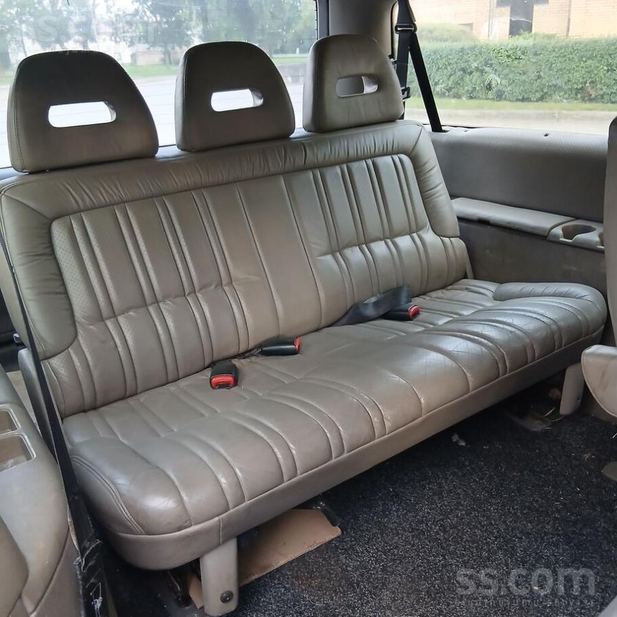 Black Chrysler Grand Voyager 1994 in Dobele, with an engine capacity of 2.50 L and mileage of 470 thousand km for 2000 €, photo 12 on AUTOMOTO.COM.LV