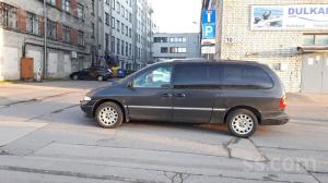 Melns Chrysler Grand Voyager 1999 Rīga, ar dzinēja tilpumu 3.30 L un nobraukumu 361 tūkst. km par 1450 €, foto  vietnē AUTOMOTO.COM.LV