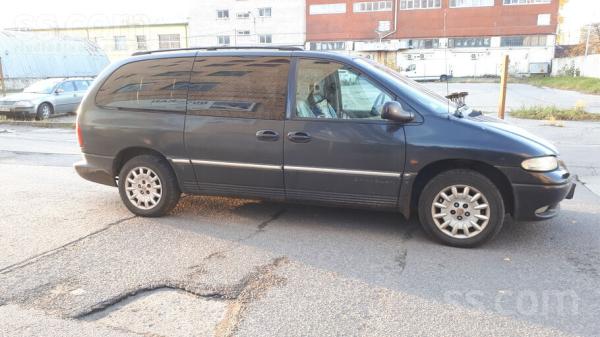 Melns Chrysler Grand Voyager 1999 Rīga, ar dzinēja tilpumu 3.30 L un nobraukumu 361 tūkst. km par 1450 €, foto 3 vietnē AUTOMOTO.COM.LV