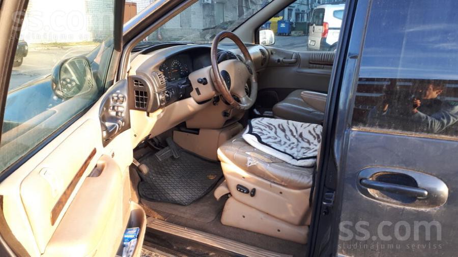 Melns Chrysler Grand Voyager 1999 Rīga, ar dzinēja tilpumu 3.30 L un nobraukumu 361 tūkst. km par 1450 €, foto 7 vietnē AUTOMOTO.COM.LV