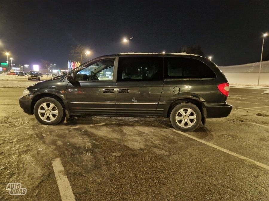 Black Chrysler Grand Voyager 2001 in Vilnius, with an engine capacity of 2.50 L and mileage of 299 thousand km for 1250 €, photo 5 on AUTOMOTO.COM.LV