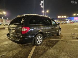 Black Chrysler Grand Voyager 2001 in Vilnius, with an engine capacity of 2.50 L and mileage of 299 thousand km for 1250 €, photo 7 on AUTOMOTO.COM.LV