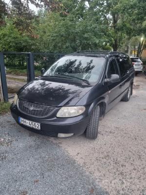 Melns Chrysler Grand Voyager 2001 Rīga, ar dzinēja tilpumu 3.30 L un nobraukumu 453 tūkst. km par 800 €, foto  vietnē AUTOMOTO.COM.LV