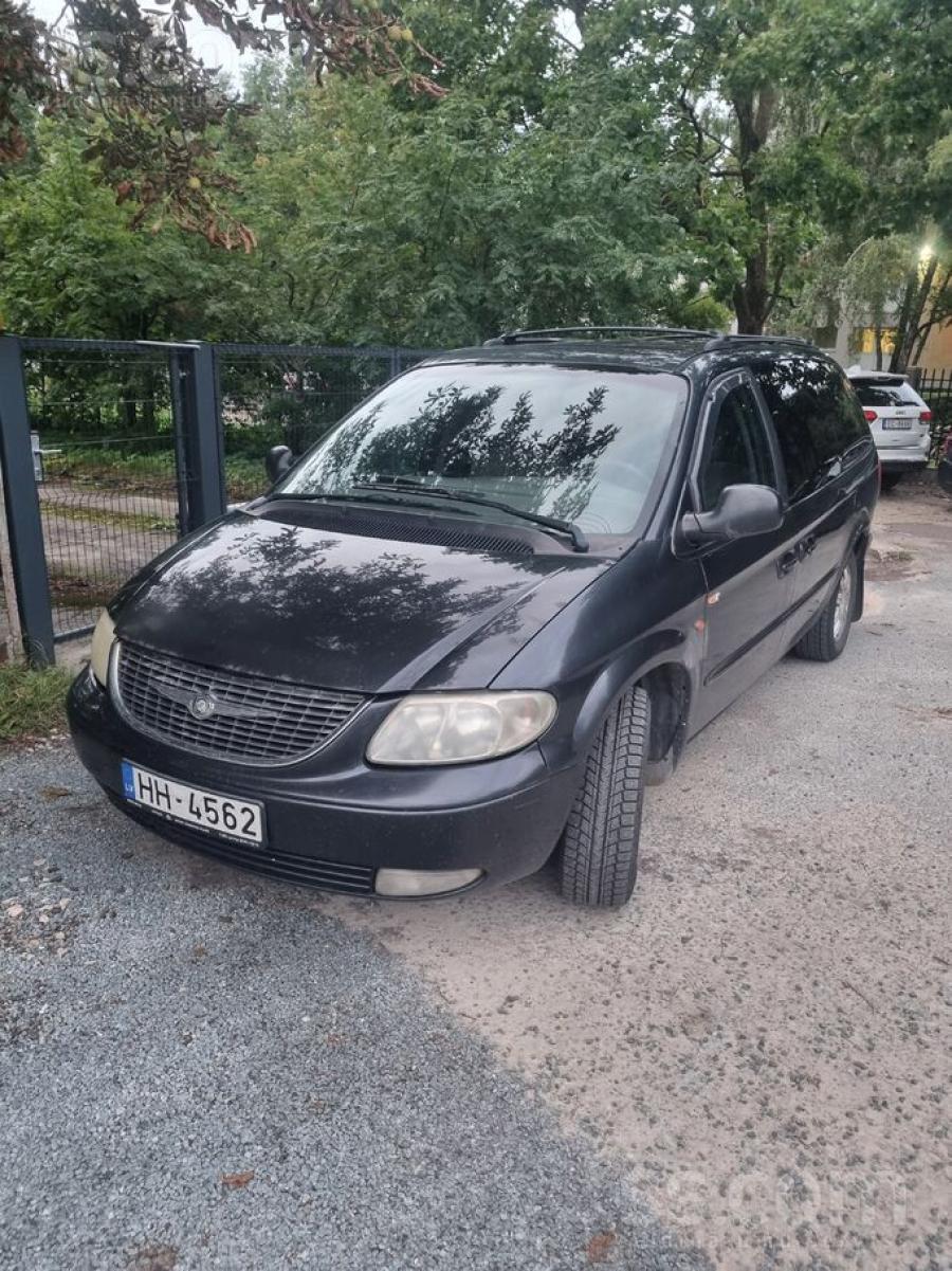 Melns Chrysler Grand Voyager 2001 Rīga, ar dzinēja tilpumu 3.30 L un nobraukumu 453 tūkst. km par 800 €, foto 1 vietnē AUTOMOTO.COM.LV