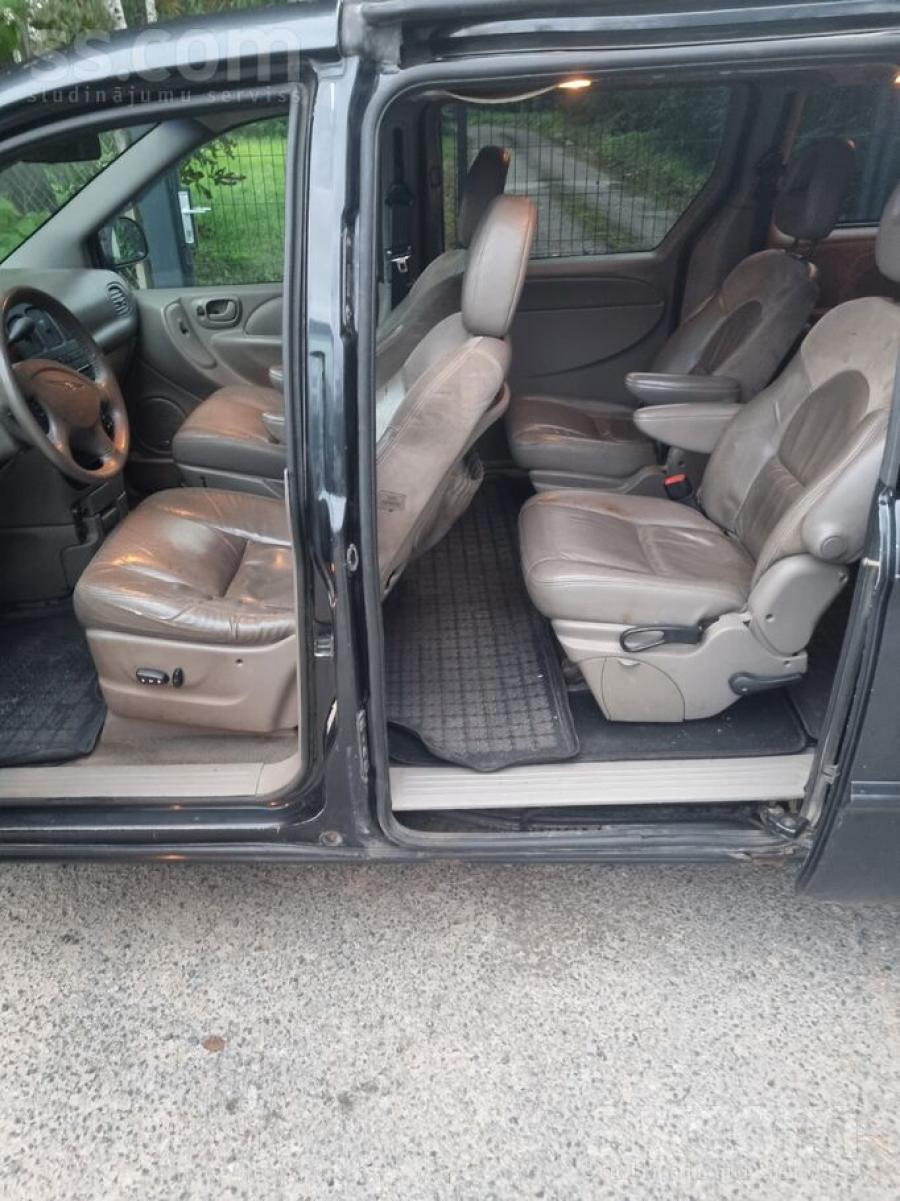 Melns Chrysler Grand Voyager 2001 Rīga, ar dzinēja tilpumu 3.30 L un nobraukumu 453 tūkst. km par 800 €, foto 3 vietnē AUTOMOTO.COM.LV