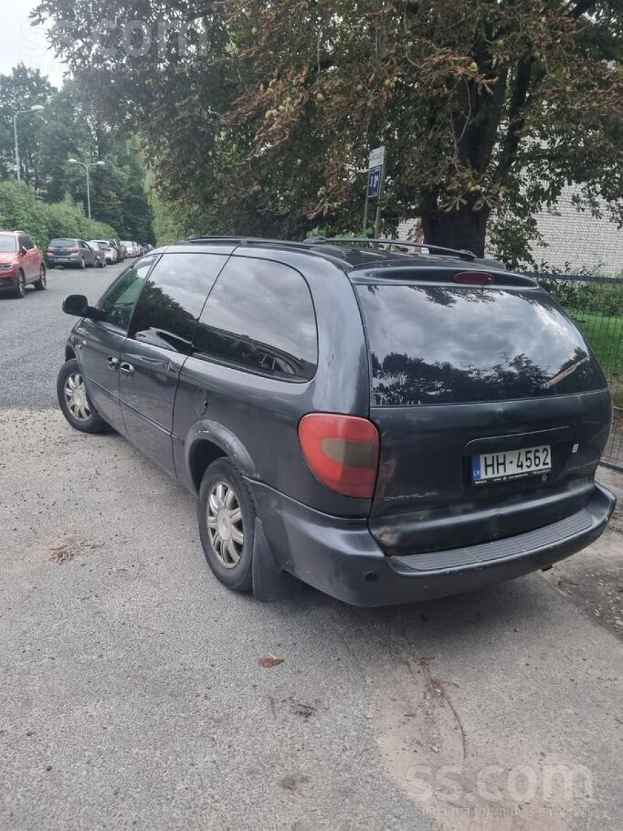 Melns Chrysler Grand Voyager 2001 Rīga, ar dzinēja tilpumu 3.30 L un nobraukumu 453 tūkst. km par 800 €, foto 4 vietnē AUTOMOTO.COM.LV