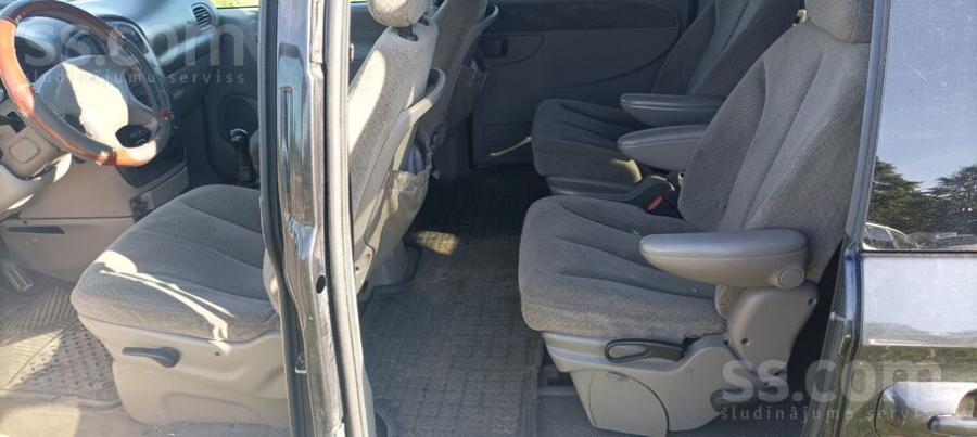 Melns Chrysler Grand Voyager 2002 Limbaži, ar dzinēja tilpumu 2.50 L un nobraukumu 388 tūkst. km par 1000 €, foto 8 vietnē AUTOMOTO.COM.LV