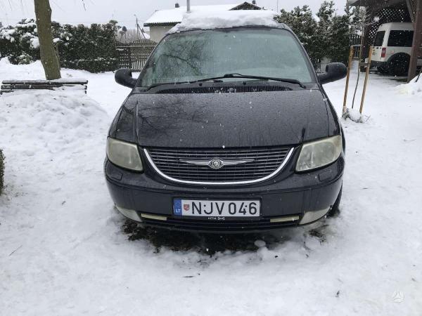 Black Chrysler Grand Voyager 2002 in Varena, with an engine capacity of 2.50 L and mileage of 465 thousand km for 550 €, photo 1 on AUTOMOTO.COM.LV