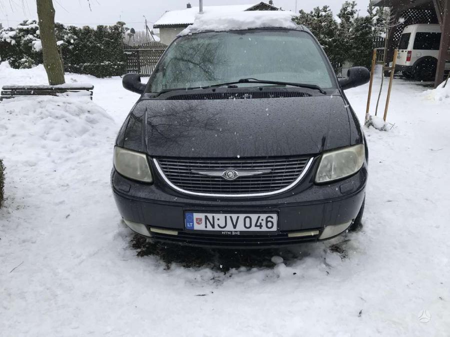 Black Chrysler Grand Voyager 2002 in Varena, with an engine capacity of 2.50 L and mileage of 465 thousand km for 550 €, photo 1 on AUTOMOTO.COM.LV