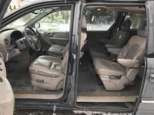 Melns Chrysler Grand Voyager 2002 Varėna, ar dzinēja tilpumu 2.50 L un nobraukumu 465 tūkst. km par 550 €, foto 6 vietnē AUTOMOTO.COM.LV