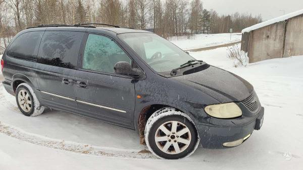 Black Chrysler Grand Voyager 2002 in Vilnius, with an engine capacity of 2.50 L and mileage of 358 thousand km for 1350 €, photo 3 on AUTOMOTO.COM.LV