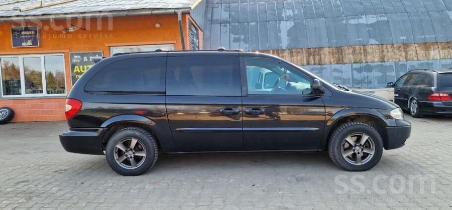 Black Chrysler Grand Voyager 2003 in Valmiera, with an engine capacity of 2.50 L and mileage of 339 thousand km for 1600 €, photo 2 on AUTOMOTO.COM.LV