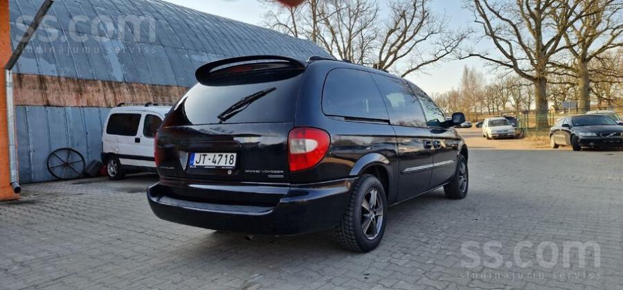 Black Chrysler Grand Voyager 2003 in Valmiera, with an engine capacity of 2.50 L and mileage of 339 thousand km for 1600 €, photo 4 on AUTOMOTO.COM.LV