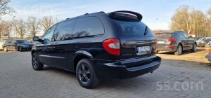 Black Chrysler Grand Voyager 2003 in Valmiera, with an engine capacity of 2.50 L and mileage of 339 thousand km for 1600 €, photo 5 on AUTOMOTO.COM.LV