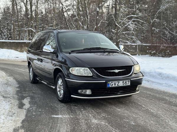 Black Chrysler Grand Voyager 2003 in Vilnius, with an engine capacity of 2.43 L and mileage of 155 thousand km for 2900 €, photo 2 on AUTOMOTO.COM.LV