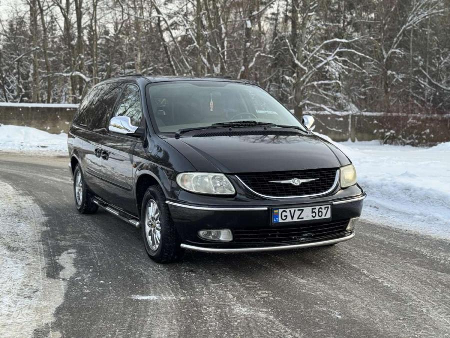 Melns Chrysler Grand Voyager 2003 Viļņa, ar dzinēja tilpumu 2.43 L un nobraukumu 155 tūkst. km par 2900 €, foto 2 vietnē AUTOMOTO.COM.LV