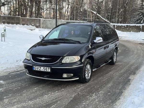 Black Chrysler Grand Voyager 2003 in Vilnius, with an engine capacity of 2.43 L and mileage of 155 thousand km for 2900 €, photo 3 on AUTOMOTO.COM.LV