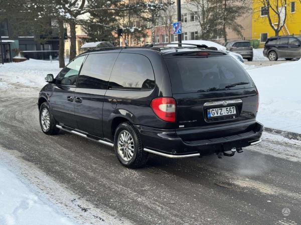 Black Chrysler Grand Voyager 2003 in Vilnius, with an engine capacity of 2.43 L and mileage of 155 thousand km for 2900 €, photo 7 on AUTOMOTO.COM.LV