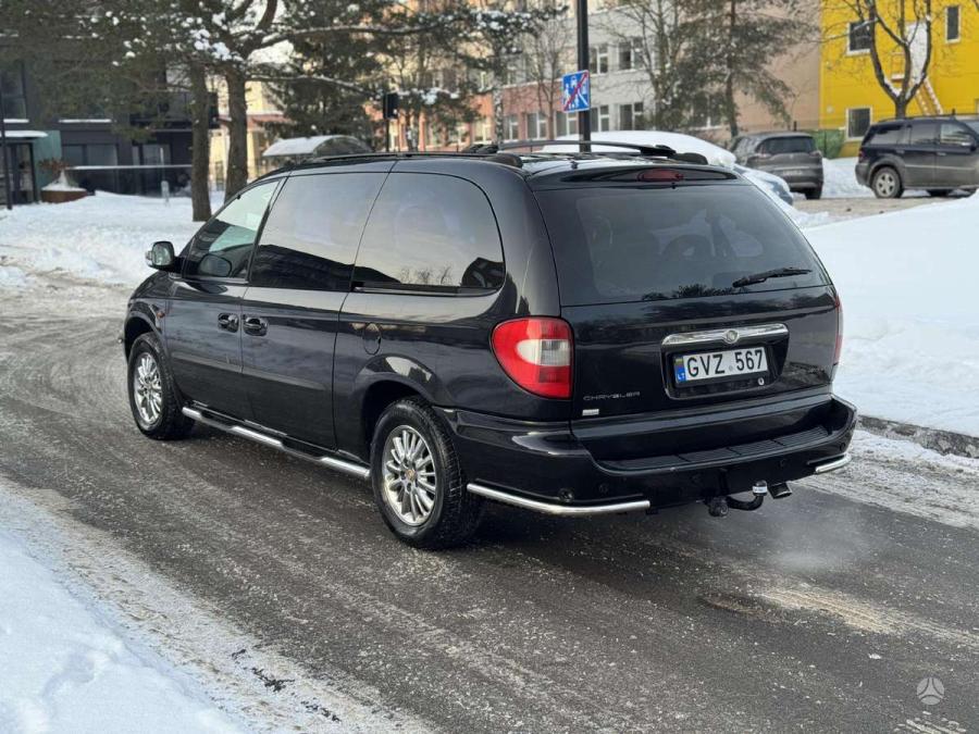 Melns Chrysler Grand Voyager 2003 Viļņa, ar dzinēja tilpumu 2.43 L un nobraukumu 155 tūkst. km par 2900 €, foto 7 vietnē AUTOMOTO.COM.LV