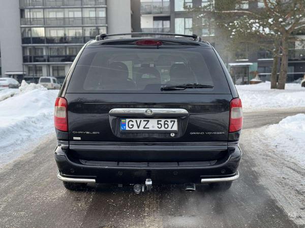 Black Chrysler Grand Voyager 2003 in Vilnius, with an engine capacity of 2.43 L and mileage of 155 thousand km for 2900 €, photo 8 on AUTOMOTO.COM.LV