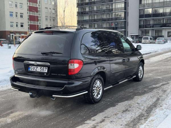 Black Chrysler Grand Voyager 2003 in Vilnius, with an engine capacity of 2.43 L and mileage of 155 thousand km for 2900 €, photo 9 on AUTOMOTO.COM.LV