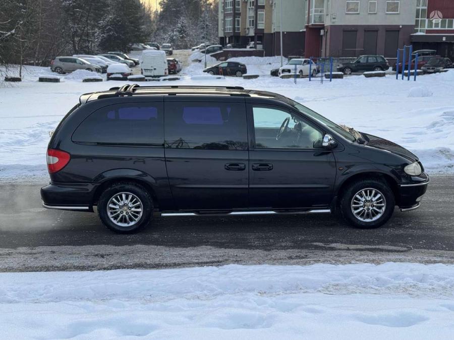 Melns Chrysler Grand Voyager 2003 Viļņa, ar dzinēja tilpumu 2.43 L un nobraukumu 155 tūkst. km par 2900 €, foto 11 vietnē AUTOMOTO.COM.LV