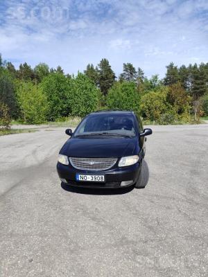 Melns Chrysler Grand Voyager 2003 Jūrmala, ar dzinēja tilpumu 3.30 L un nobraukumu 379 tūkst. km par 2200 €, foto  vietnē AUTOMOTO.COM.LV