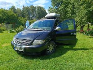 Black Chrysler Grand Voyager 2003 in Riga, with an engine capacity of 2.50 L and mileage of 445 thousand km for 1600 €, photo 1 on AUTOMOTO.COM.LV