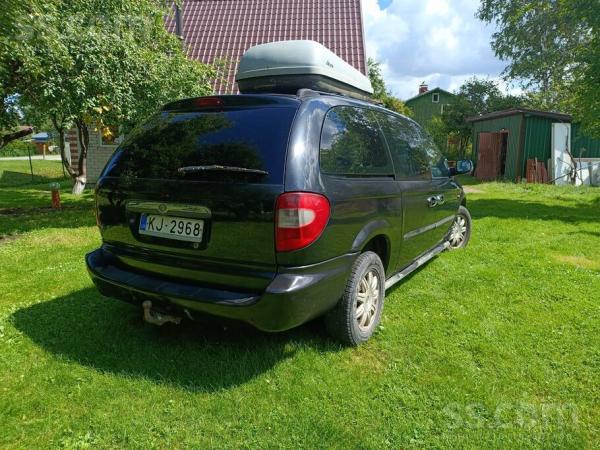 Melns Chrysler Grand Voyager 2003 Rīga, ar dzinēja tilpumu 2.50 L un nobraukumu 445 tūkst. km par 1600 €, foto 3 vietnē AUTOMOTO.COM.LV