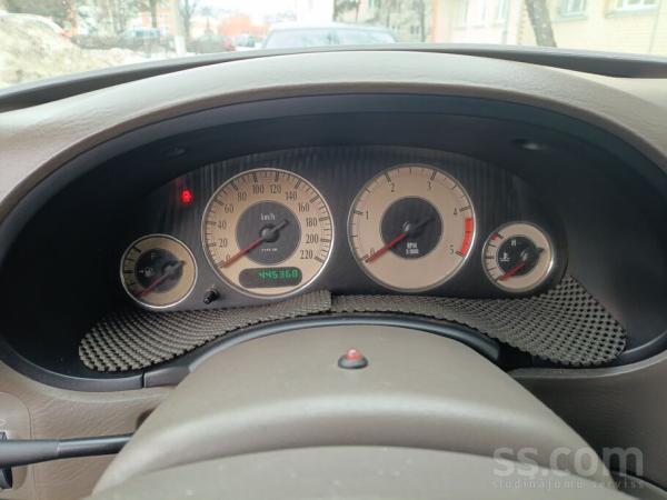 Melns Chrysler Grand Voyager 2003 Rīga, ar dzinēja tilpumu 2.50 L un nobraukumu 445 tūkst. km par 1600 €, foto 6 vietnē AUTOMOTO.COM.LV