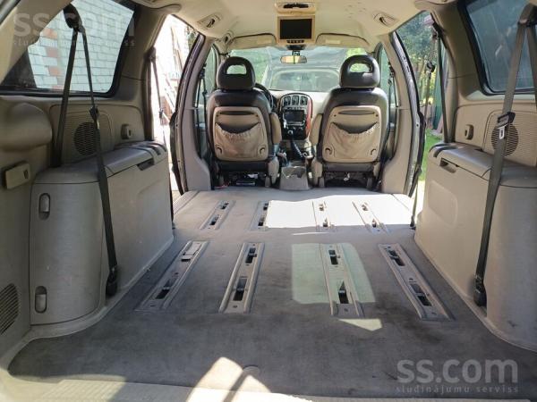 Melns Chrysler Grand Voyager 2003 Rīga, ar dzinēja tilpumu 2.50 L un nobraukumu 445 tūkst. km par 1600 €, foto 9 vietnē AUTOMOTO.COM.LV